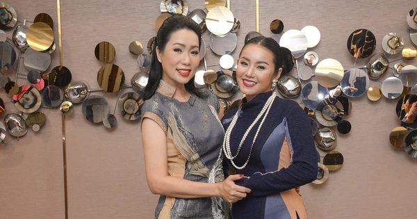 Hoa hậu Amy Lê Anh trình diễn áo dài